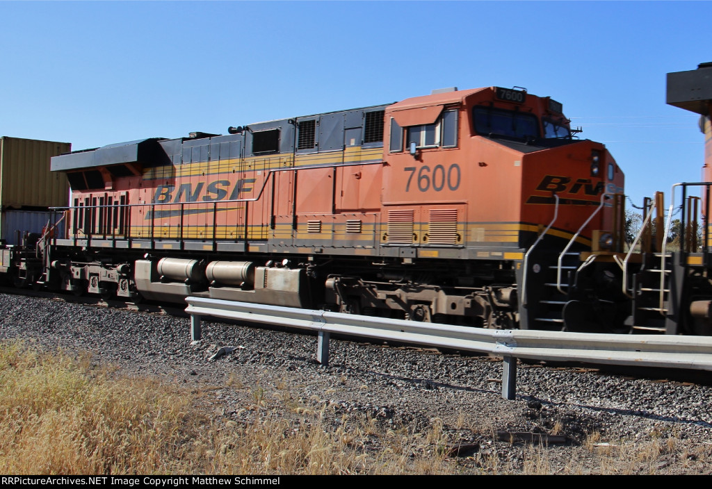 BNSF 7600